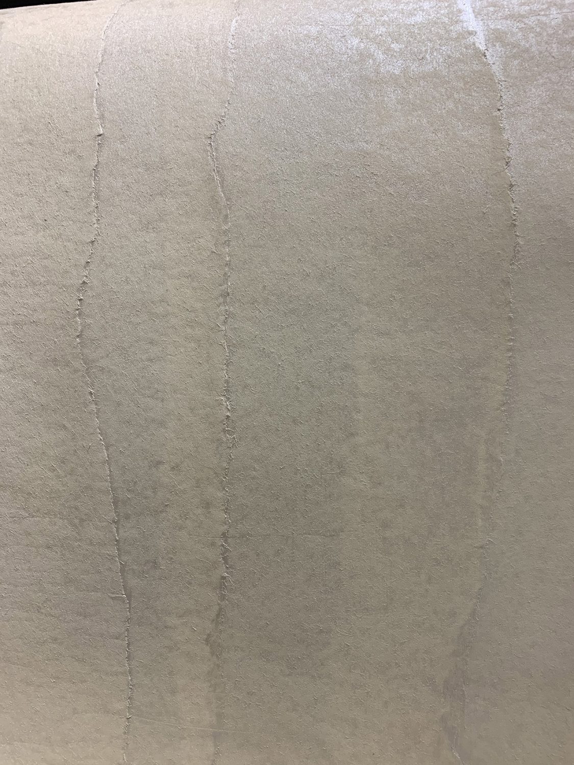 Aged Stone Vertical Linen White - Textures in Wallcovering